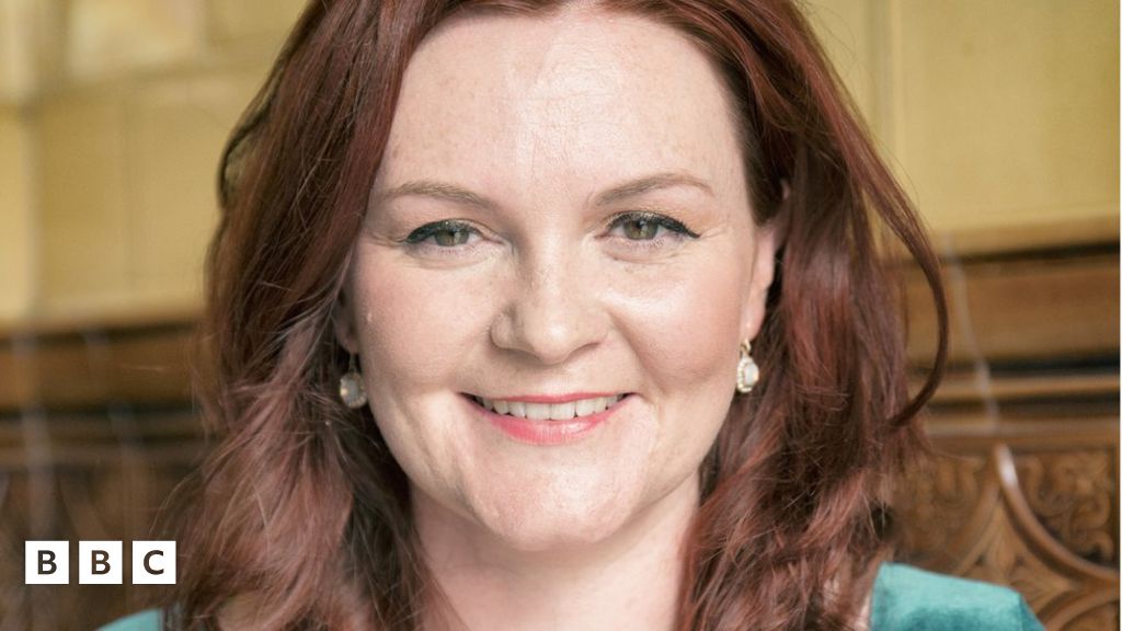 Ateb y Galw: Caryl Lewis - BBC Cymru Fyw