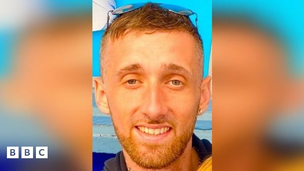 Daniel Rae: Cyhuddo pedwar o bobl ar ôl llofruddiaeth 'tad cariadus ...