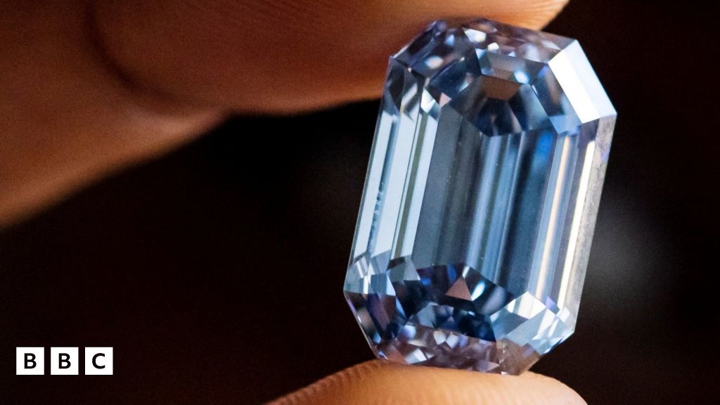 World's largest and most valuable blue diamond up for auction - BBC ...