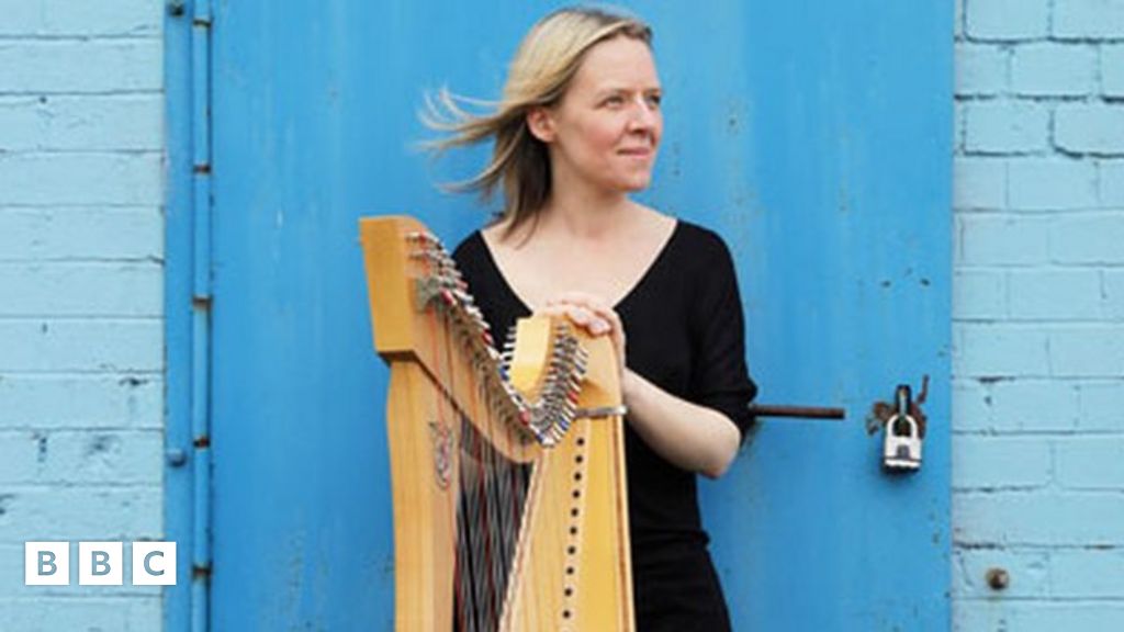 Ateb y Galw: Y cerddor Gwenan Gibbard - BBC Cymru Fyw