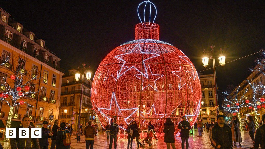 Christmas lights: Seasonal illuminations and displays around the world ...