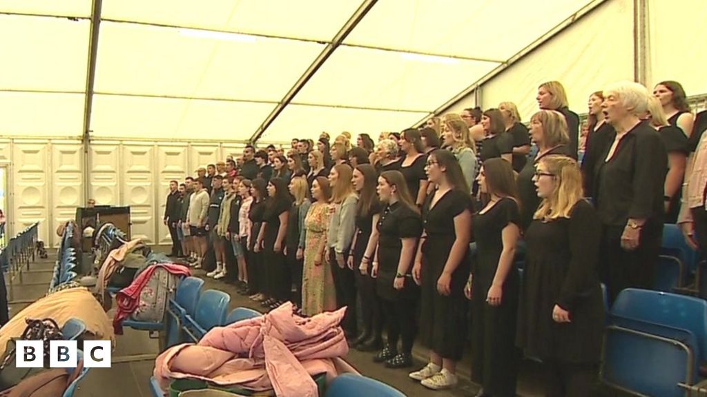 Eisteddfod: Newidiadau'n 'farwol i gorau' neu'n 'rhesymol'? - BBC Cymru Fyw