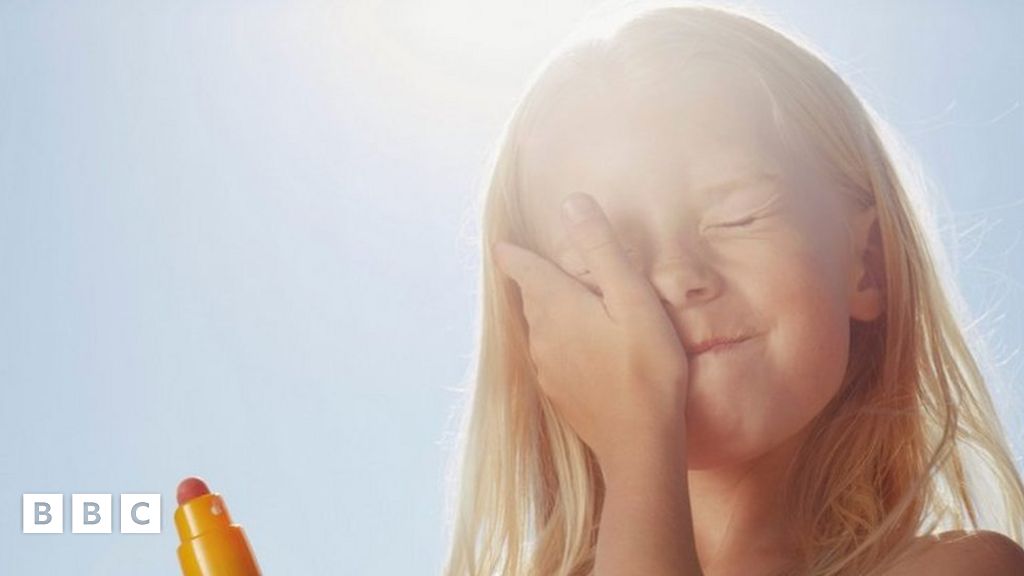 Sunscreen contains chemical which can be harmful to corals - BBC Newsround