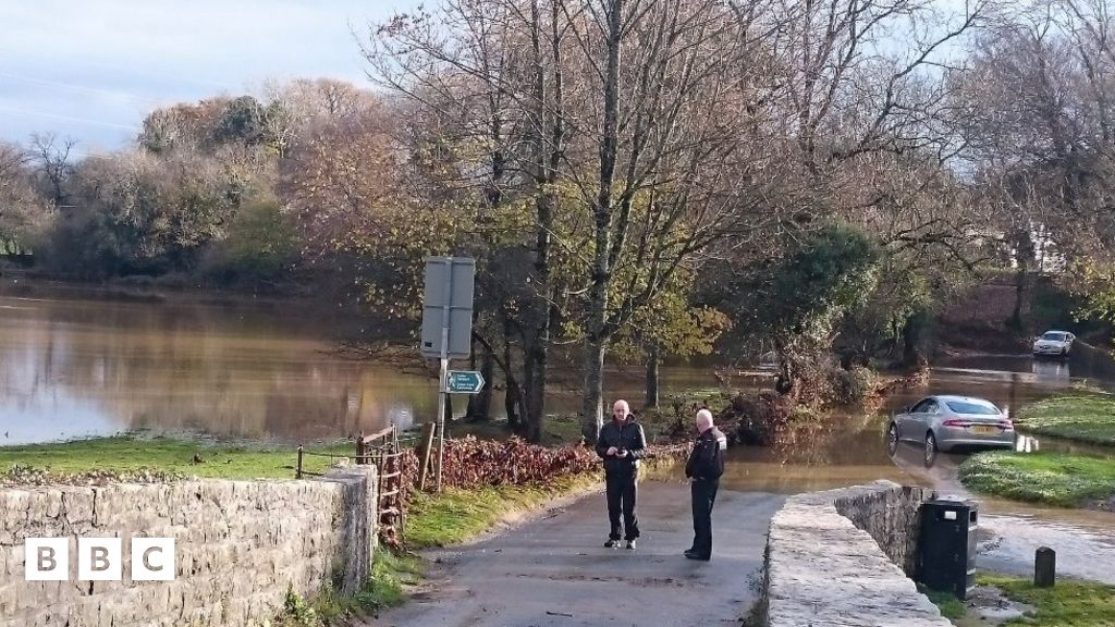 Llifogydd mewn grym wrth i storm Angus daro Cymru - BBC Cymru Fyw