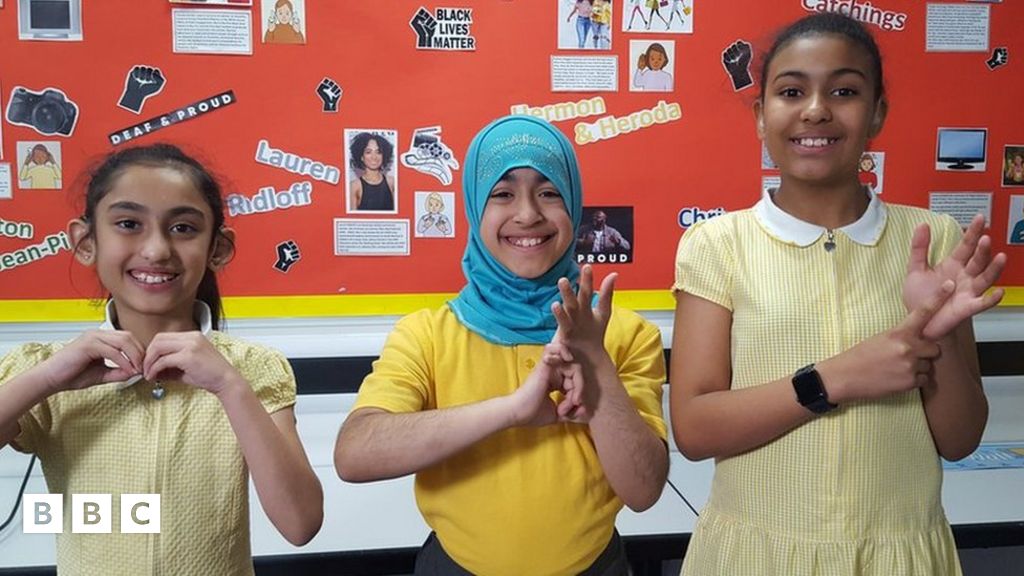 BSL: Newsround launches signed weekday bulletins - BBC Newsround