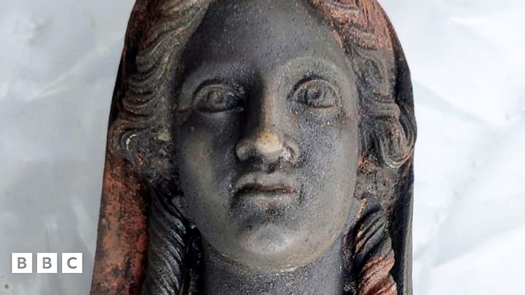 Discovery of 2,000-year-old statues in Italy 'rewrites history' - BBC ...