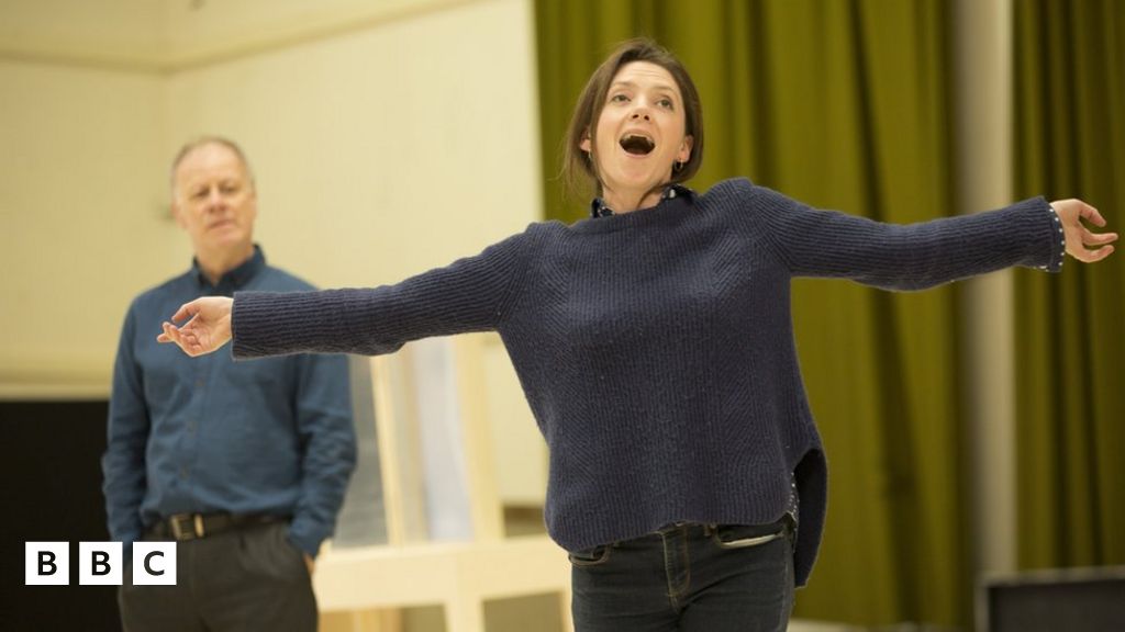 Y Tŵr yn torri tir newydd - BBC Cymru Fyw