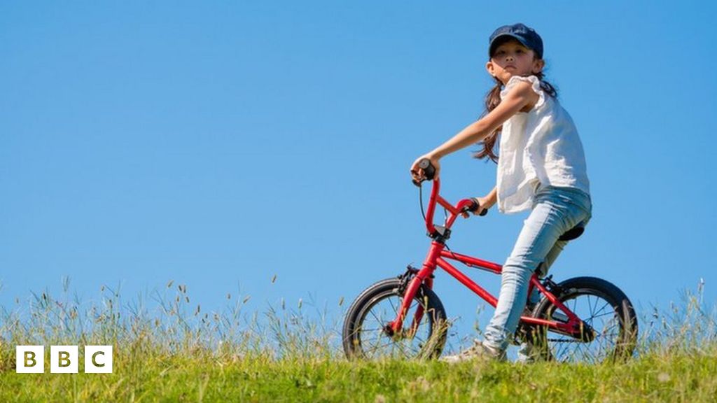 Every child in England to get lessons on how to ride a bike - BBC Newsround