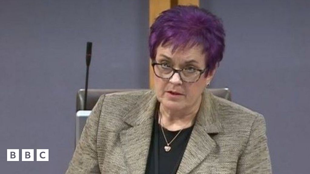 Dawn Bowden: Ymchwilio i honiad o dorri'r côd gweinidogol - BBC Cymru Fyw