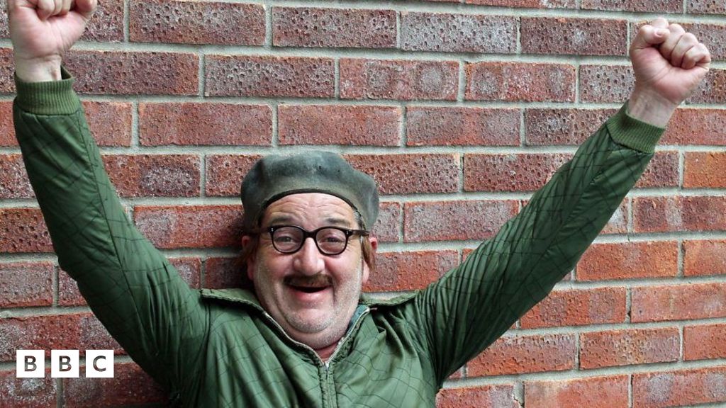 Cwis Mawr C'mon Midffîld - BBC Cymru Fyw