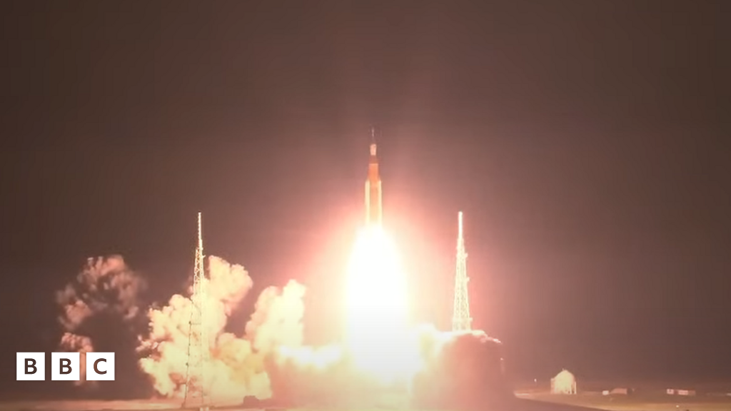 Nasa Artemis Moon Mission Successful Launch For Moon Shuttle Bbc