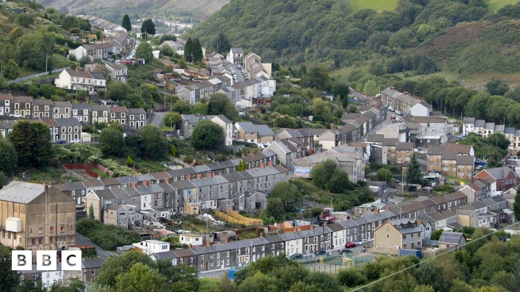 Cynllun i ailwampio tai gwag 'wedi bod yn llwyddiant' - BBC Cymru Fyw