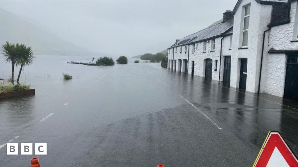 Llifogydd yn taro gwesty hanesyddol wedi glaw trwm - BBC Cymru Fyw
