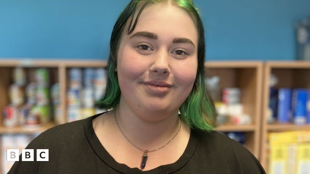 Costau byw yn 'bygwth argyfwng' i bobl digartref - BBC Cymru Fyw