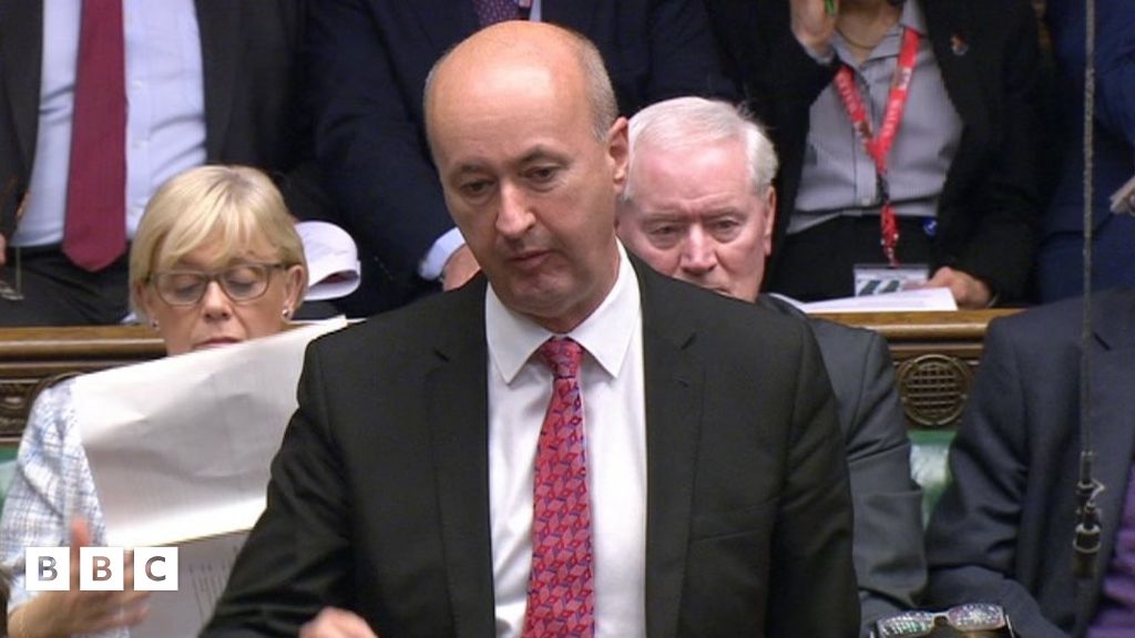 Tŷ'r Cyffredin yn pasio cam nesaf mesur Brexit - BBC Cymru Fyw