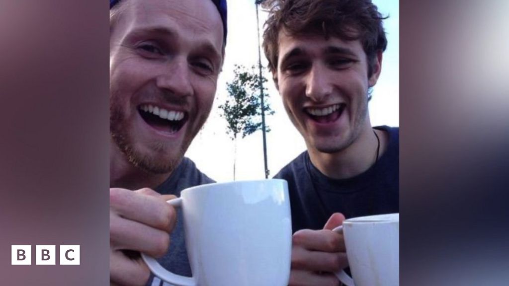 Pum munud gyda... y brodyr Bidder - BBC Cymru Fyw