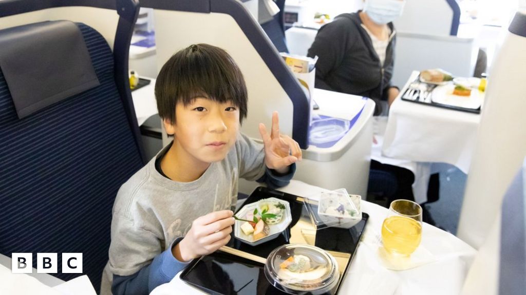 Japanese airline offering restaurant meals on their planes - BBC Newsround