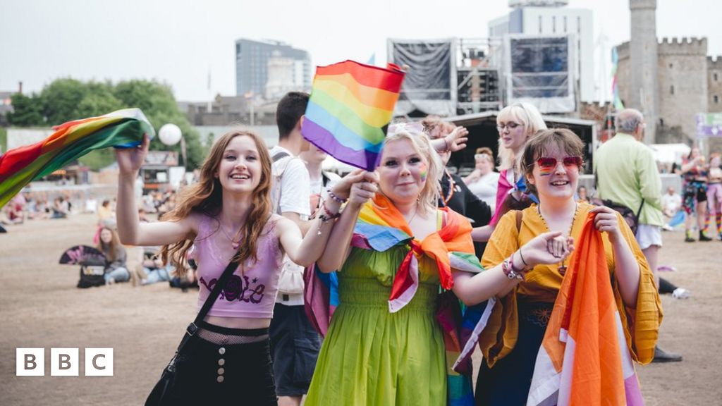 Lluniau Pride Cymru 2023 - BBC Cymru Fyw