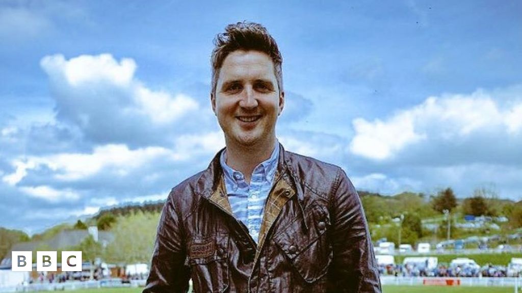 Llawdriniaeth frys i gyflwynydd Radio Cymru, Ifan Evans - BBC Cymru Fyw