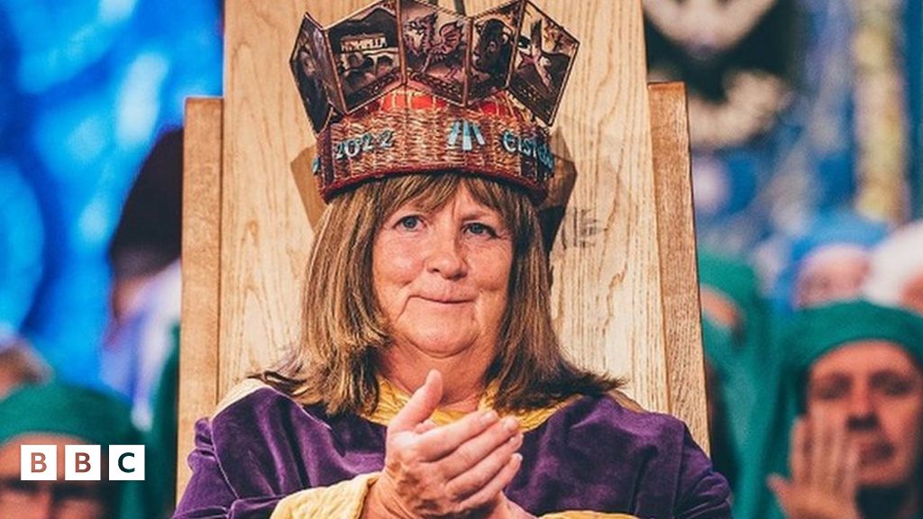 Eisteddfod Genedlaethol 2022: Esyllt Maelor yn ennill y Goron - BBC ...