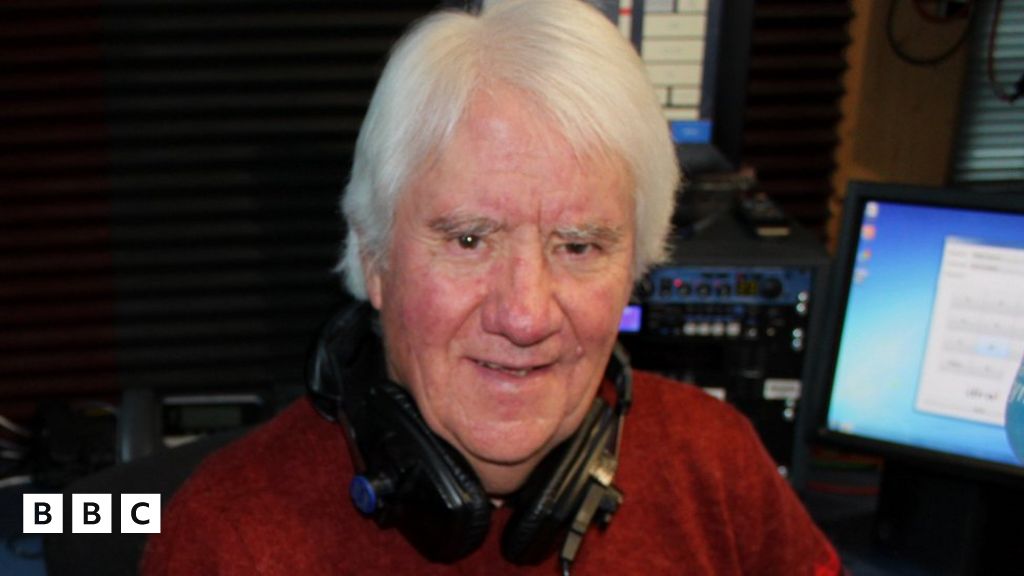 Ateb y Galw: Y canwr Myrddin Owen - BBC Cymru Fyw