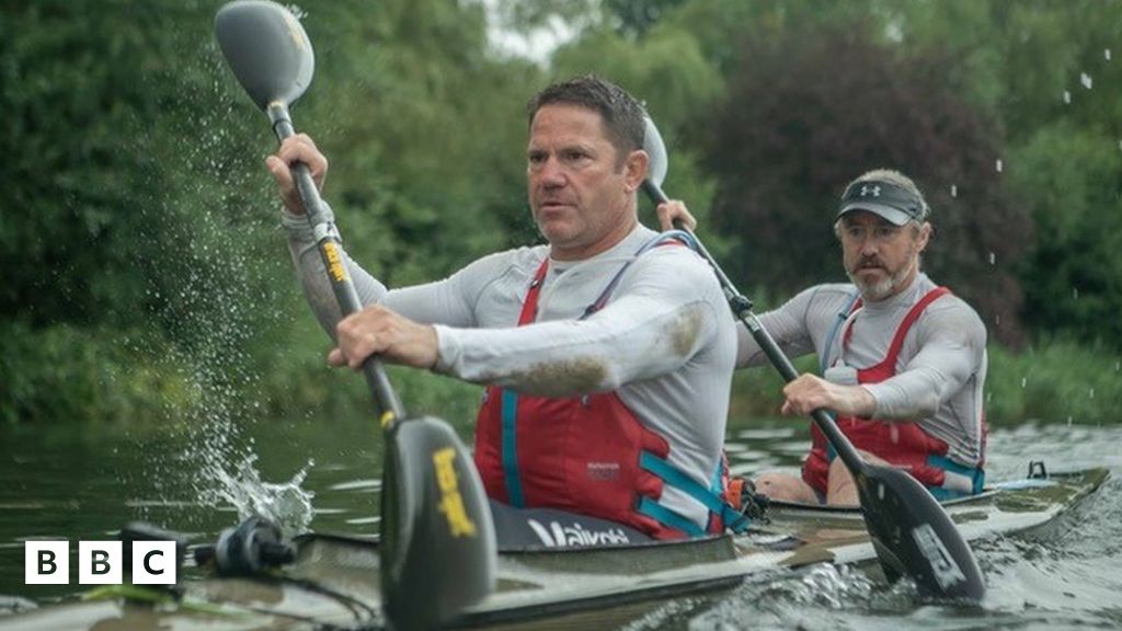 Steve Backshall: CBBC wildlife star sets epic river rowing record - BBC Newsround