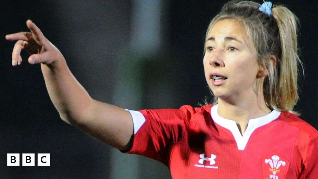 Maswr Cymru, Elinor Snowsill yn ymddeol o chwarae rygbi - BBC Cymru Fyw