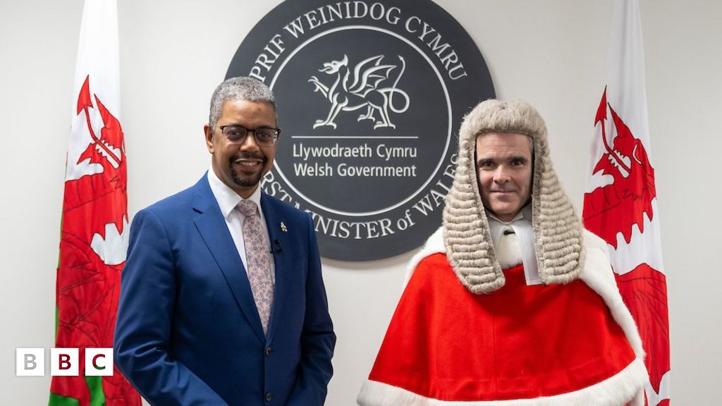 Ethol Vaughan Gething yn ffurfiol yn brif weinidog - BBC Cymru Fyw