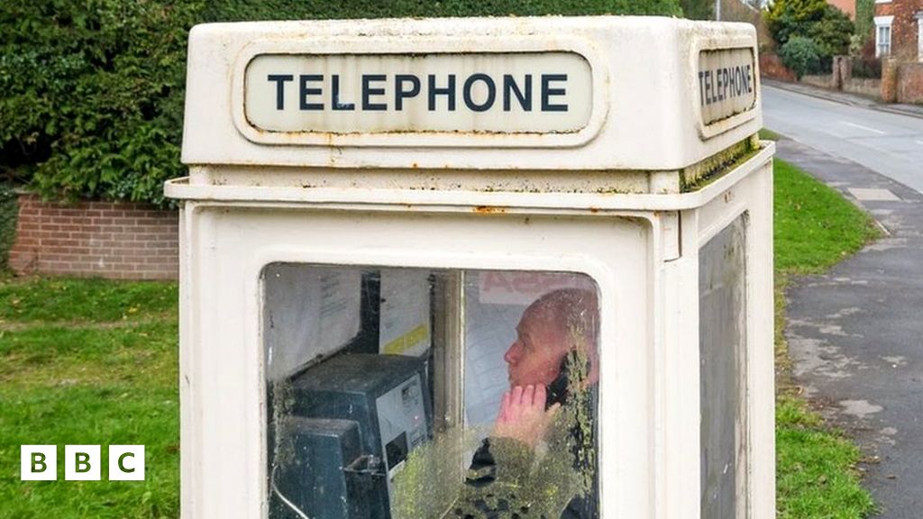 Why does Hull have cream coloured phone boxes? - BBC Newsround