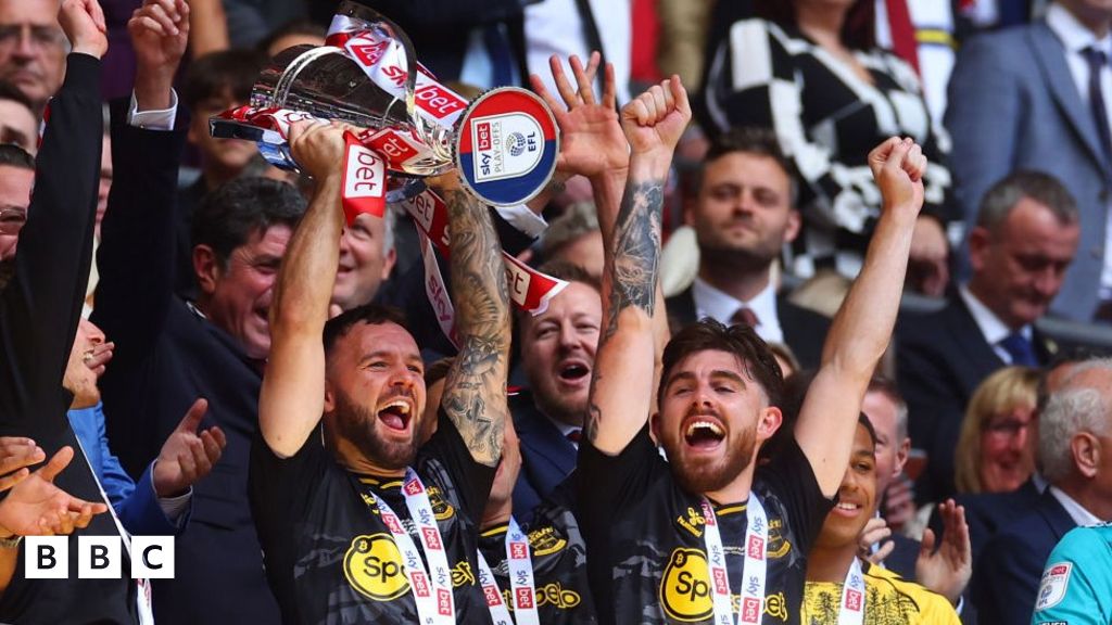 Check out Sunday's BIG football celebrations - BBC Newsround