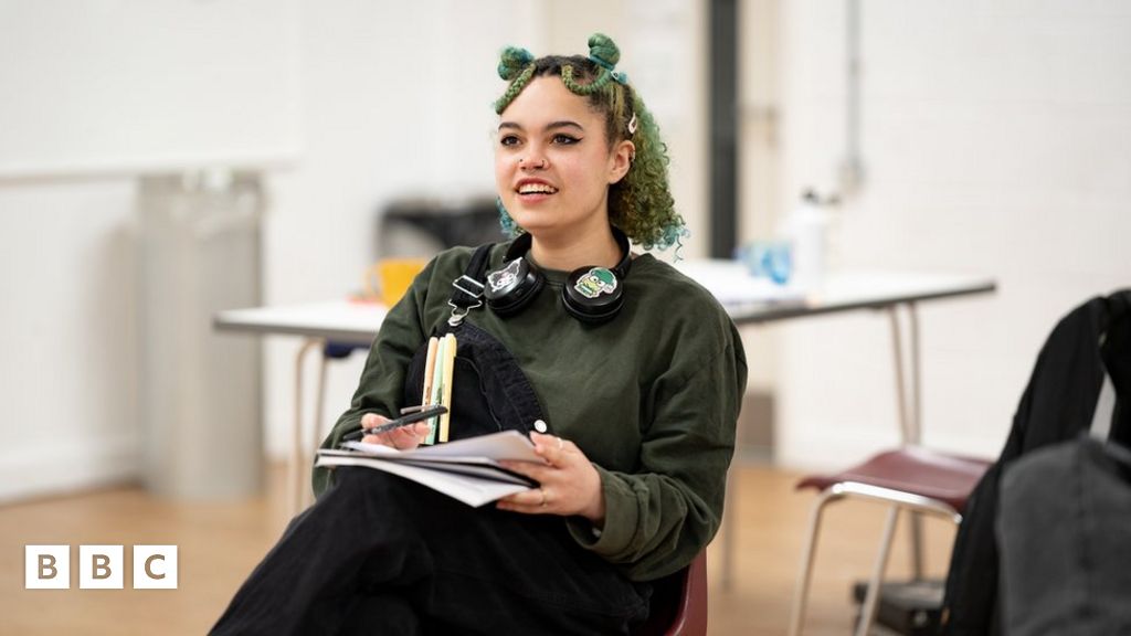 Ateb y Galw: Enfys Clara - BBC Cymru Fyw