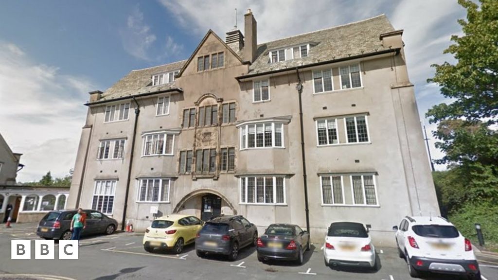 Sylfaenydd Canolfan Bedwyr: 'Dinistr fyddai ad-drefnu' - BBC Cymru Fyw