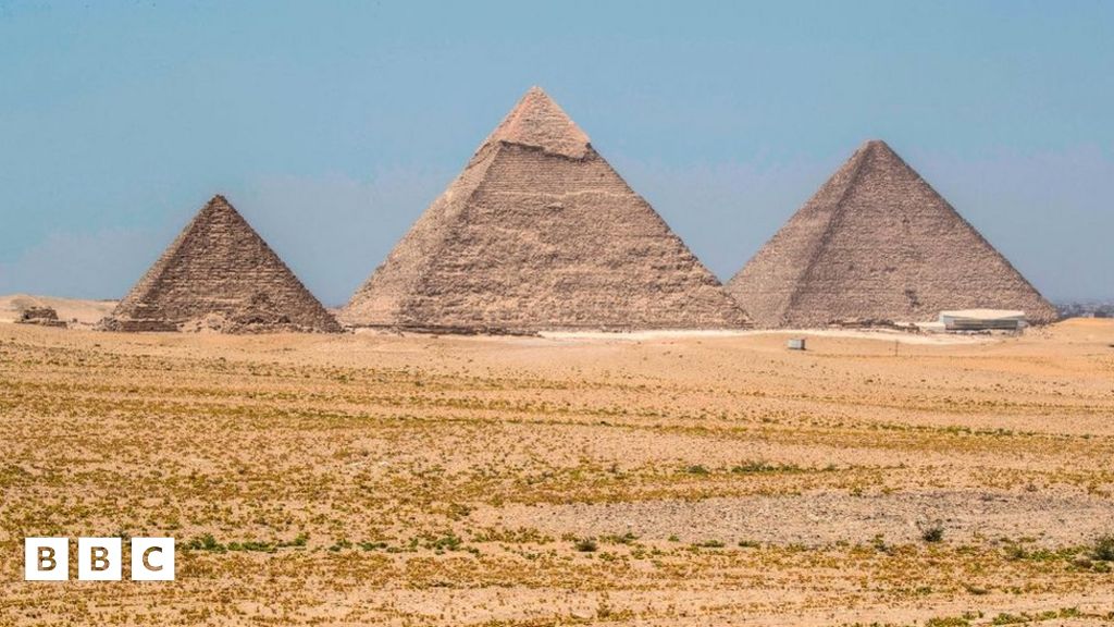 Egypt pyramid: Plans to renovate Giza put on hold - BBC Newsround