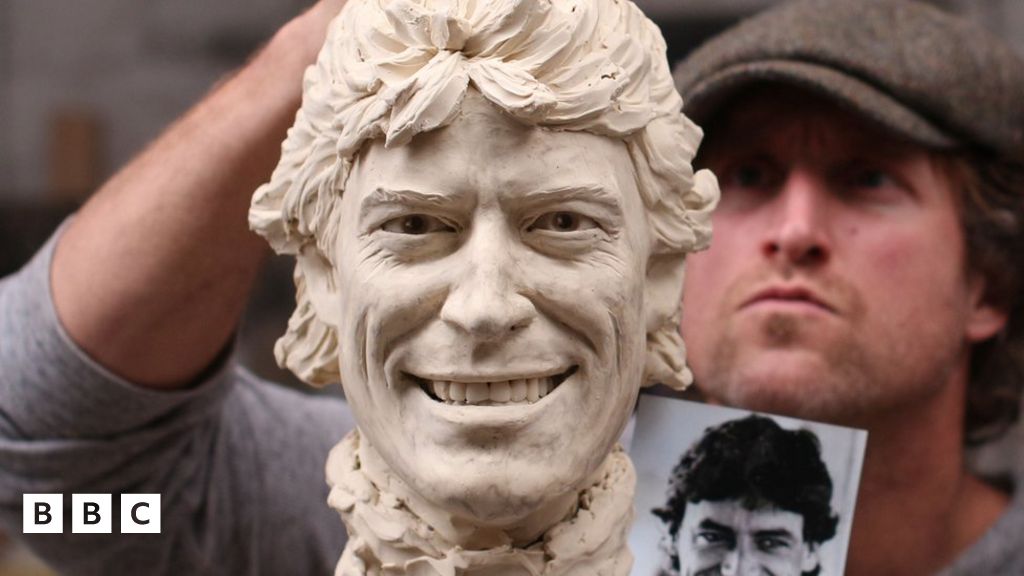 Apêl am £50,000 i godi cofeb i Tom Pryce yn Ninbych - BBC Cymru Fyw