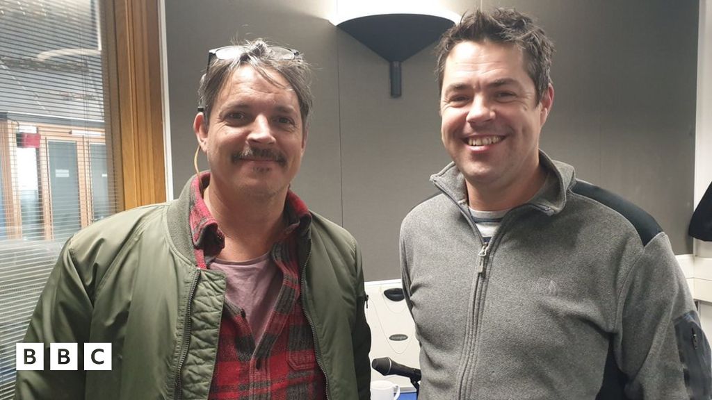 Iwan John a Steffan Rhys Williams: Cynnig aren i helpu ffrind - BBC ...