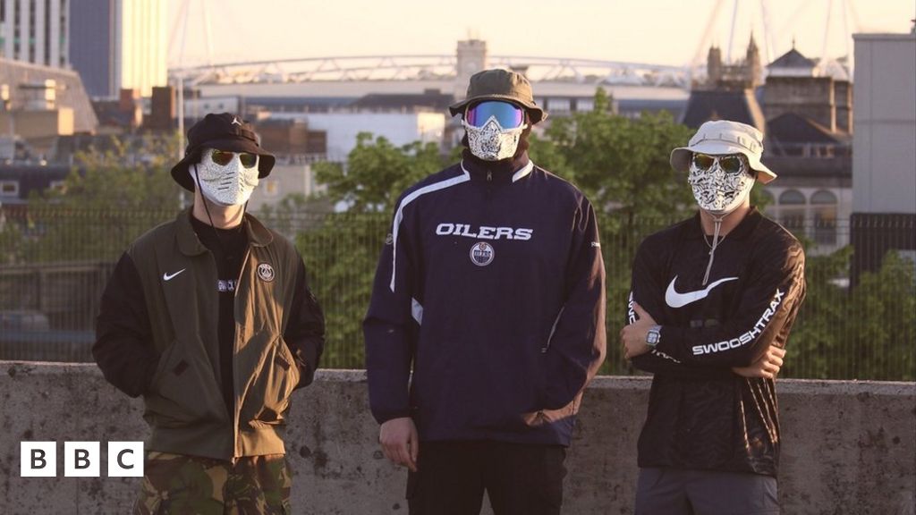 Y band dirgel a'u cân rap i dîm rygbi Cymru - BBC Cymru Fyw