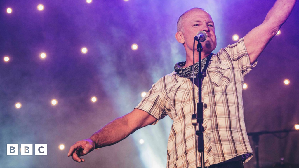 Brychan Llŷr 'wedi cael digon o deimlo'r afiechyd' - BBC Cymru Fyw