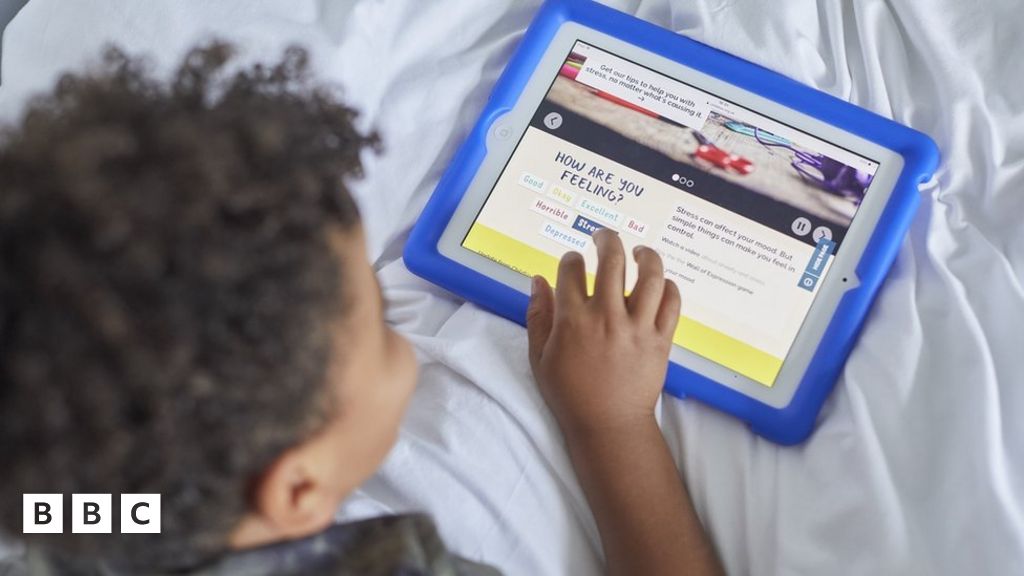 Covid: Elusen Childline yn gofyn am wirfoddolwyr - BBC Cymru Fyw