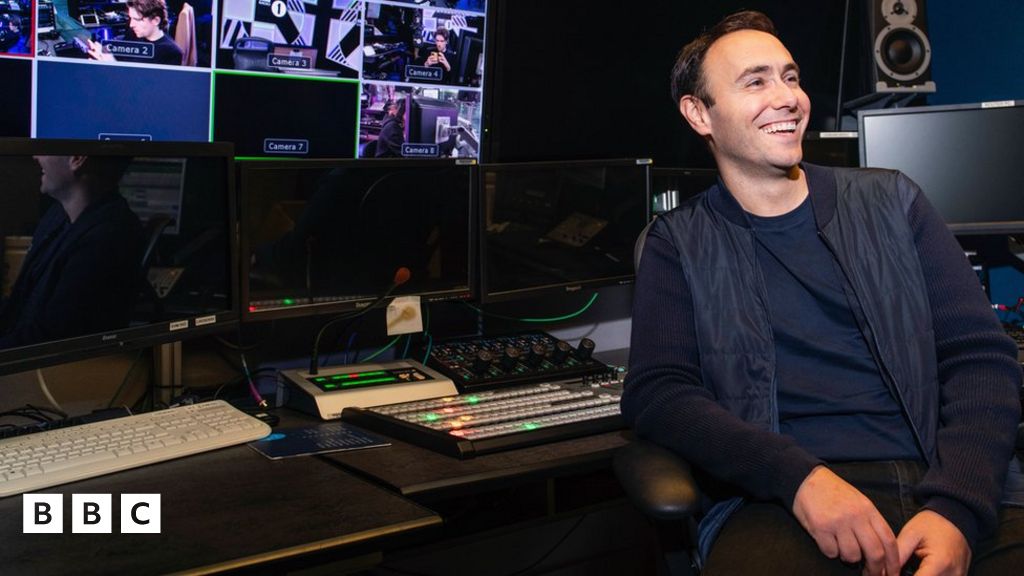 Aled Haydn Jones: Arwain Radio 1 a'r daith i fod yn rhiant - BBC Cymru Fyw