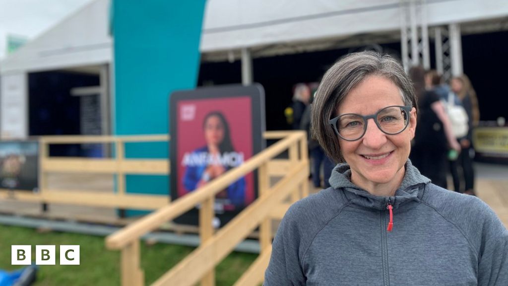 S4C 'ddim am ymddiheuro' am Saesneg ar y sianel - BBC Cymru Fyw