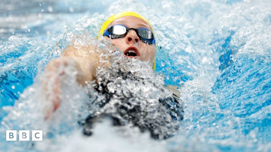 Summer McIntosh: 16-year-old super swimmer breaks two world records ...