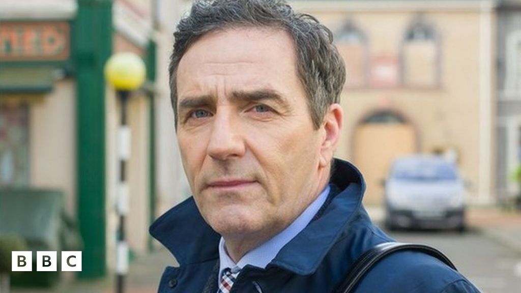 Bryn Fôn sy'n Ateb y Galw yr wythnos yma - BBC Cymru Fyw