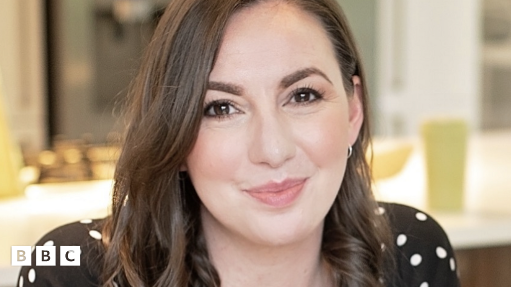 Pedwar peth i wella eich lles digidol - BBC Cymru Fyw