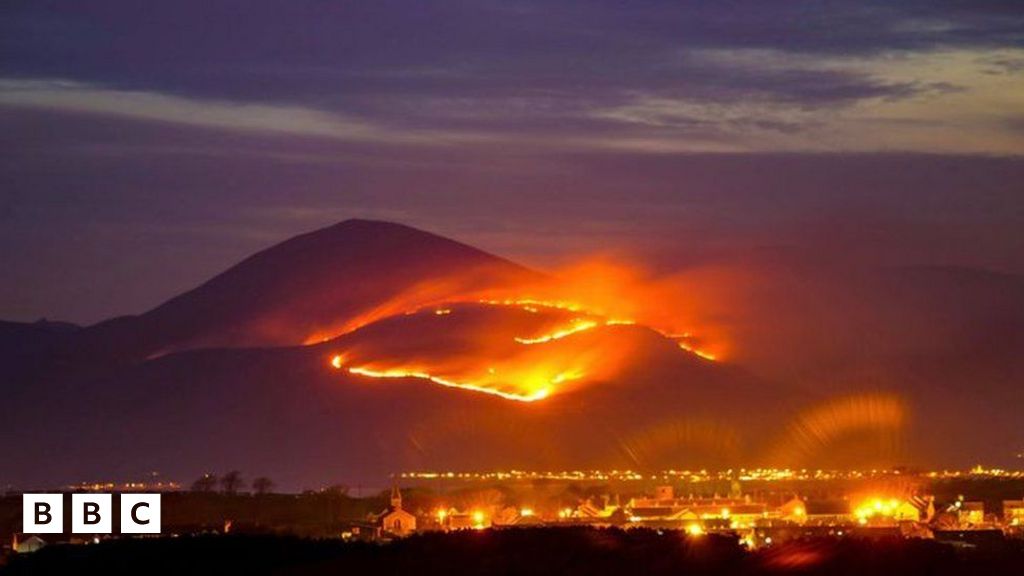 Mourne mountains: Crews tackle major fire for third day - BBC Newsround