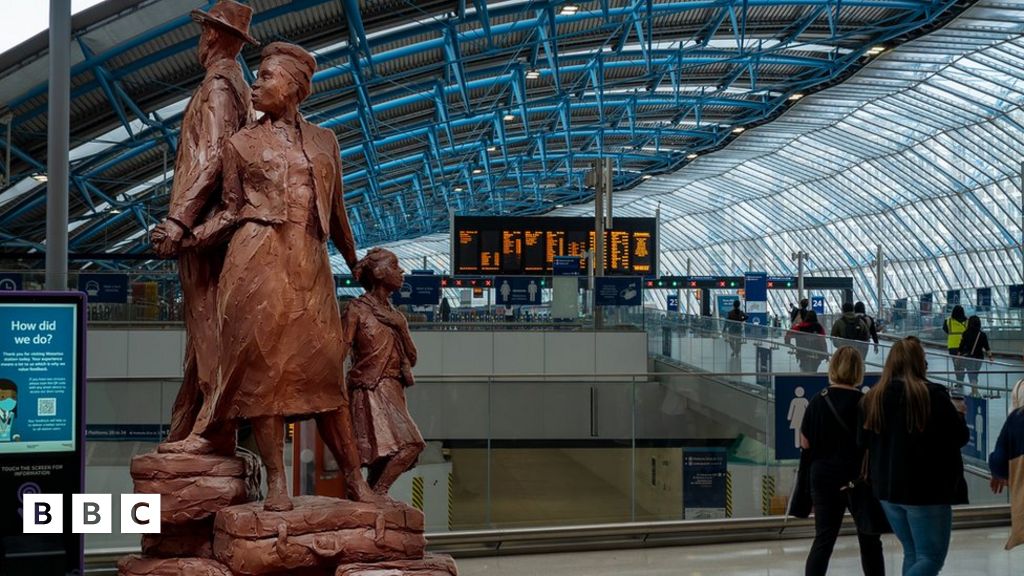 Windrush: Statue design chosen for Waterloo Station - BBC Newsround