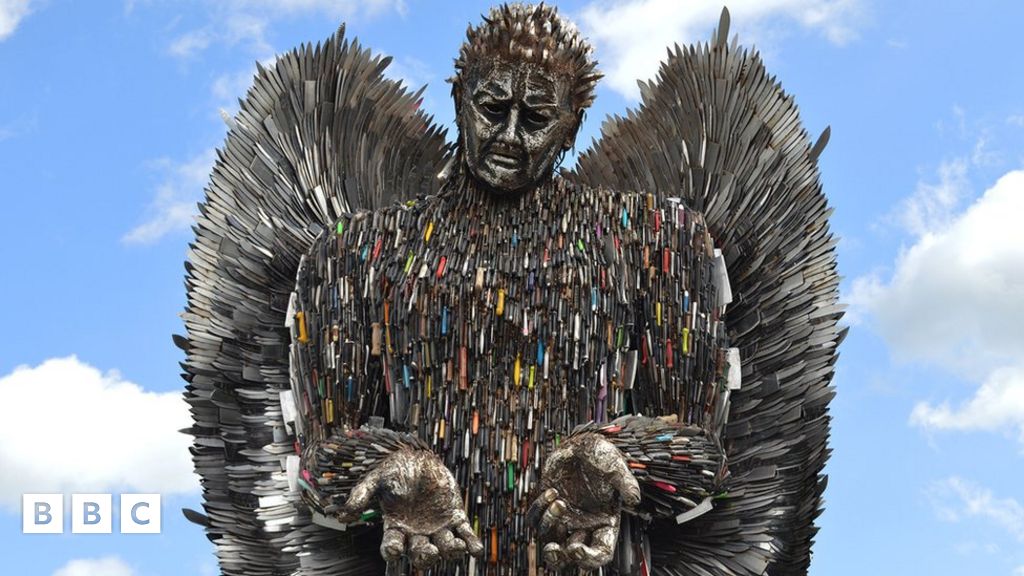 Cerflun Angel Cyllyll yn ymweld â Chymru am yr eildro - BBC Cymru Fyw