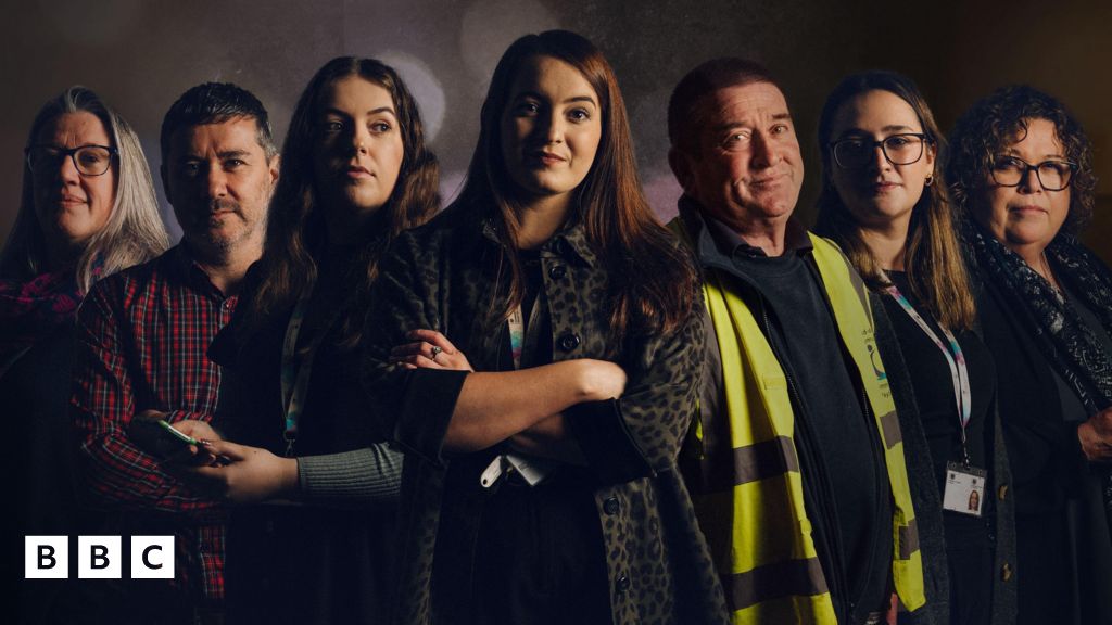 Cip cyntaf tu ôl i'r llenni ar waith y Gwasanaeth Prawf - BBC Cymru Fyw