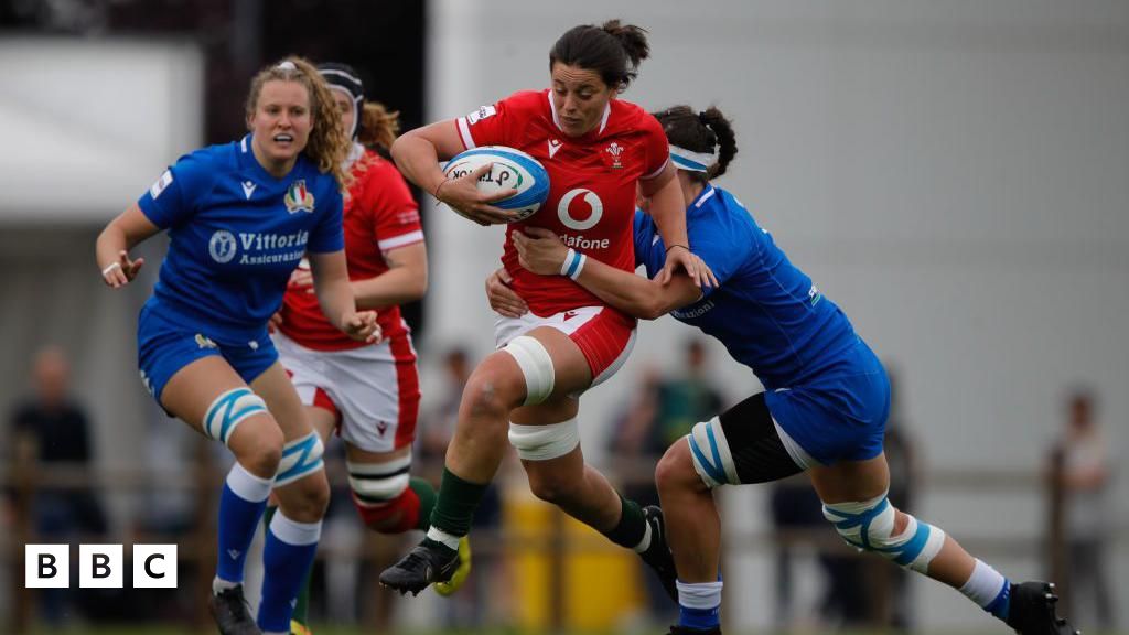 Sioned Harries yn ymddeol o rygbi yn 34 oed - BBC Cymru Fyw