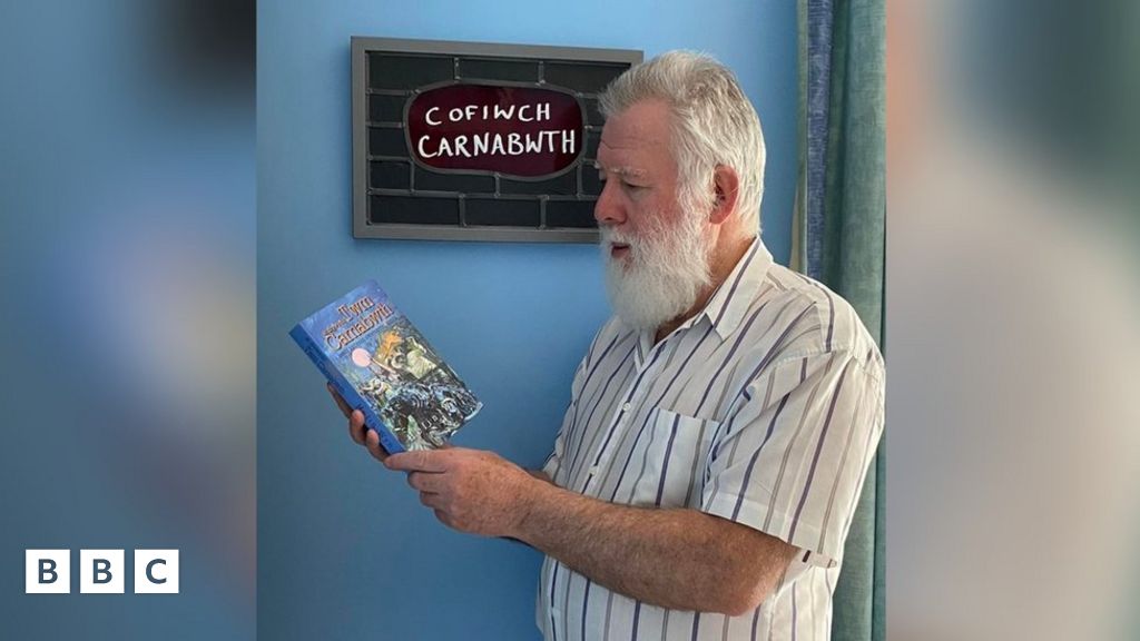 'Hen bryd nodi cyfraniad arweinydd cyntaf Merched Beca' - BBC Cymru Fyw