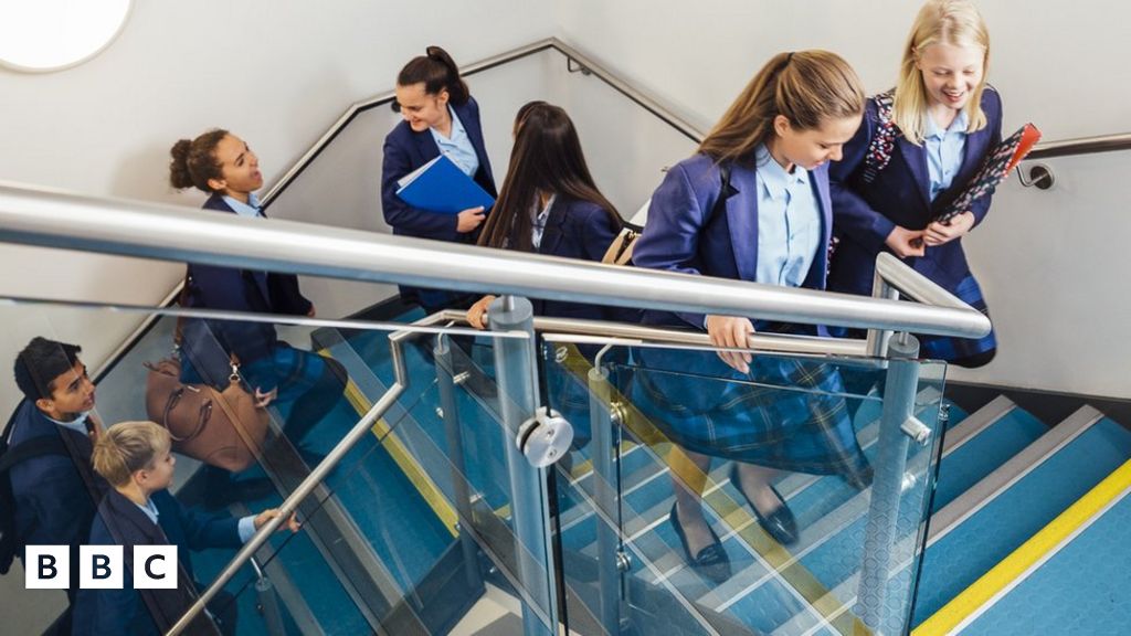 What to expect when you start high school - BBC Newsround